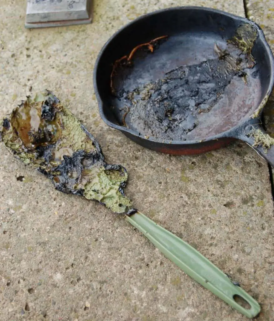 My Plastic Spatula Melted in Food and On Pan — What to Do? - KitchenBun.com