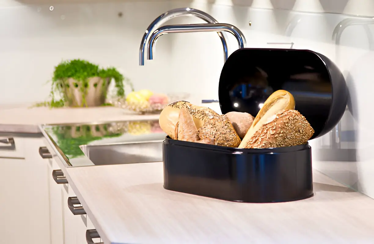 Does a Bread Box Keep Bread From Molding and Fresher? - KitchenBun.com